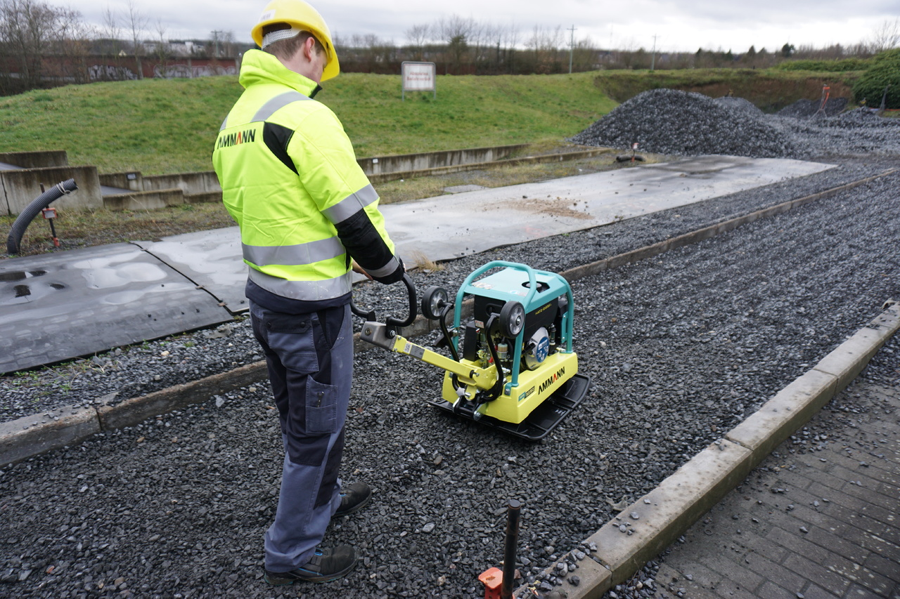 APR REVERSIBLE VIBRATORY PLATES