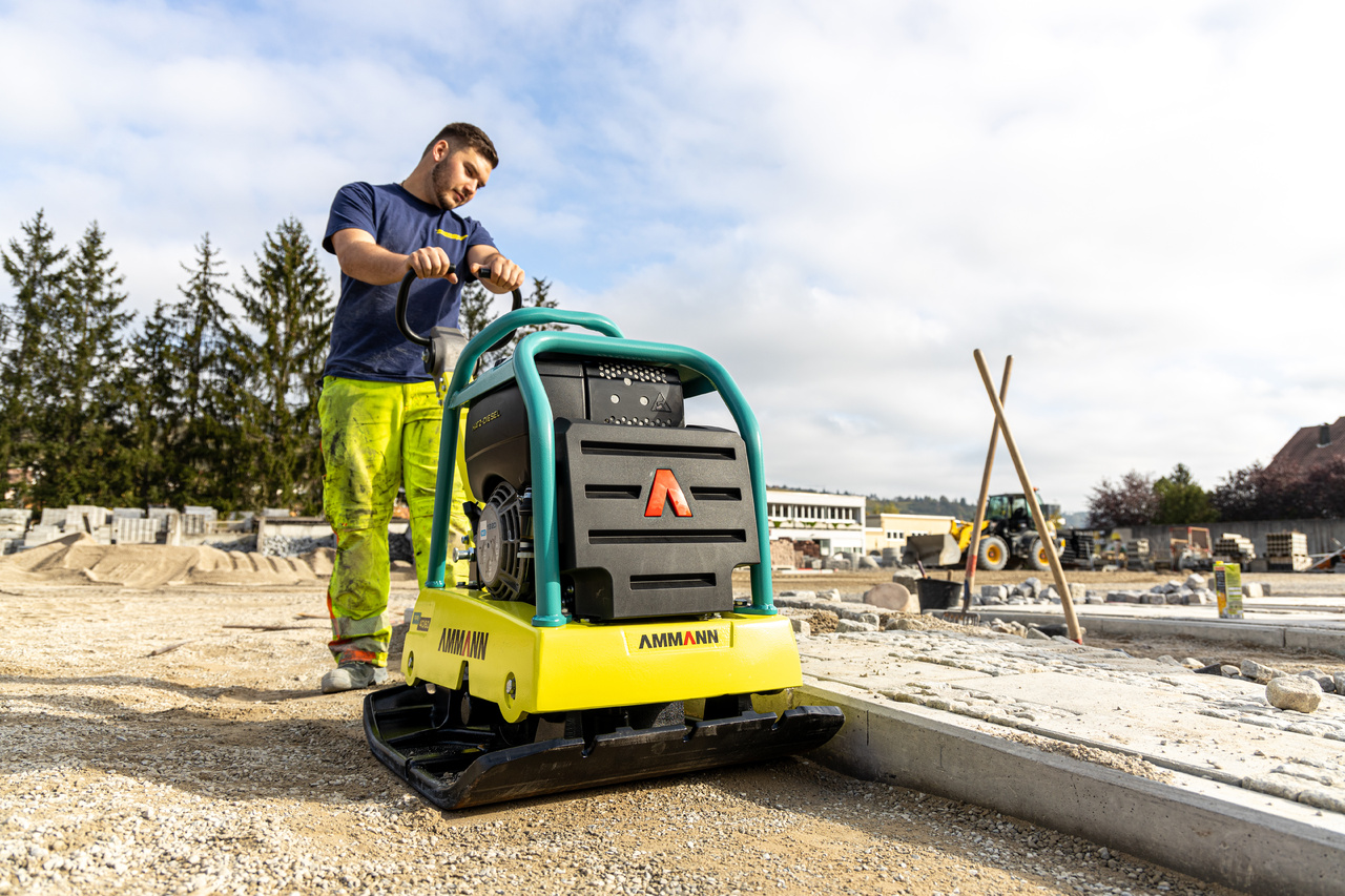 APR REVERSIBLE VIBRATORY PLATES